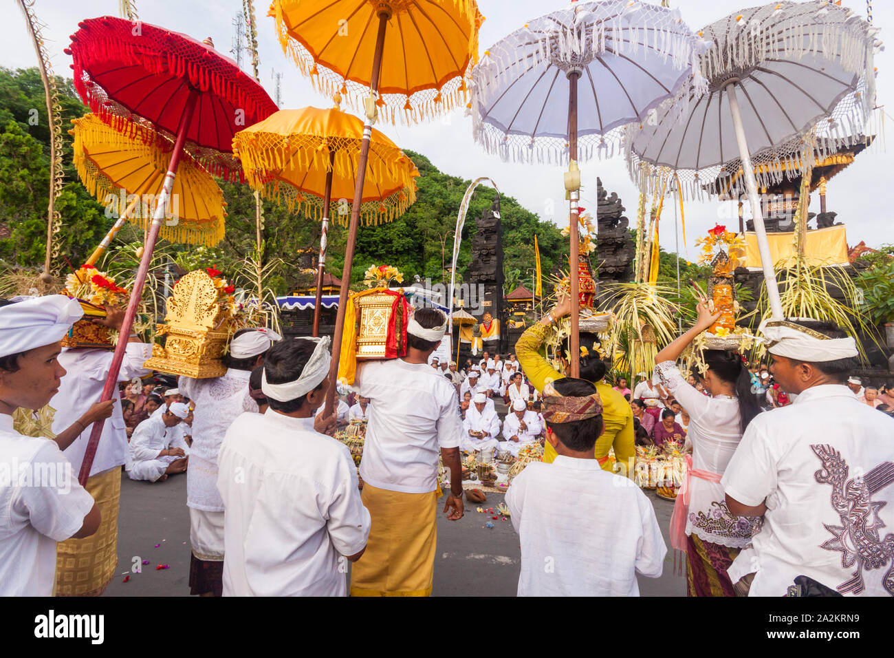 Balinese monk hi-res stock photography and images - Alamy
