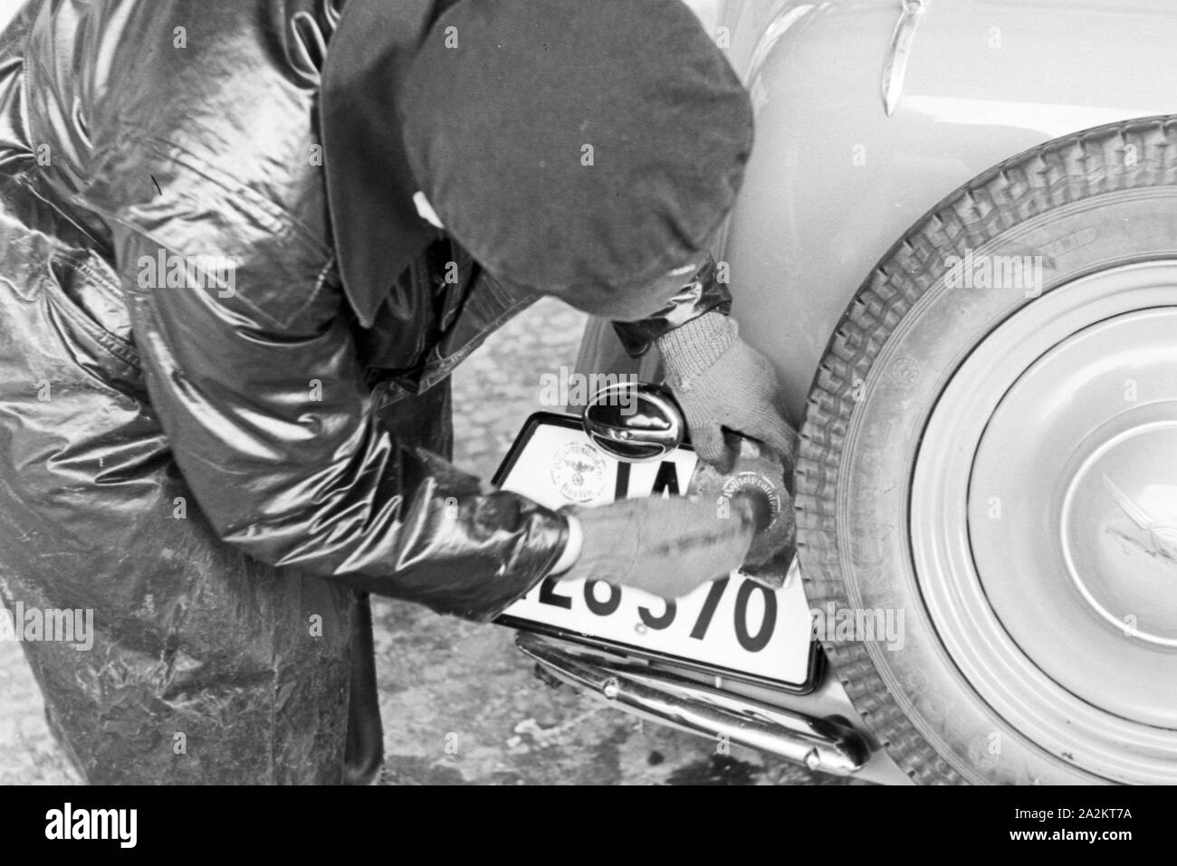 1930s auto repair Black and White Stock Photos & Images - Alamy