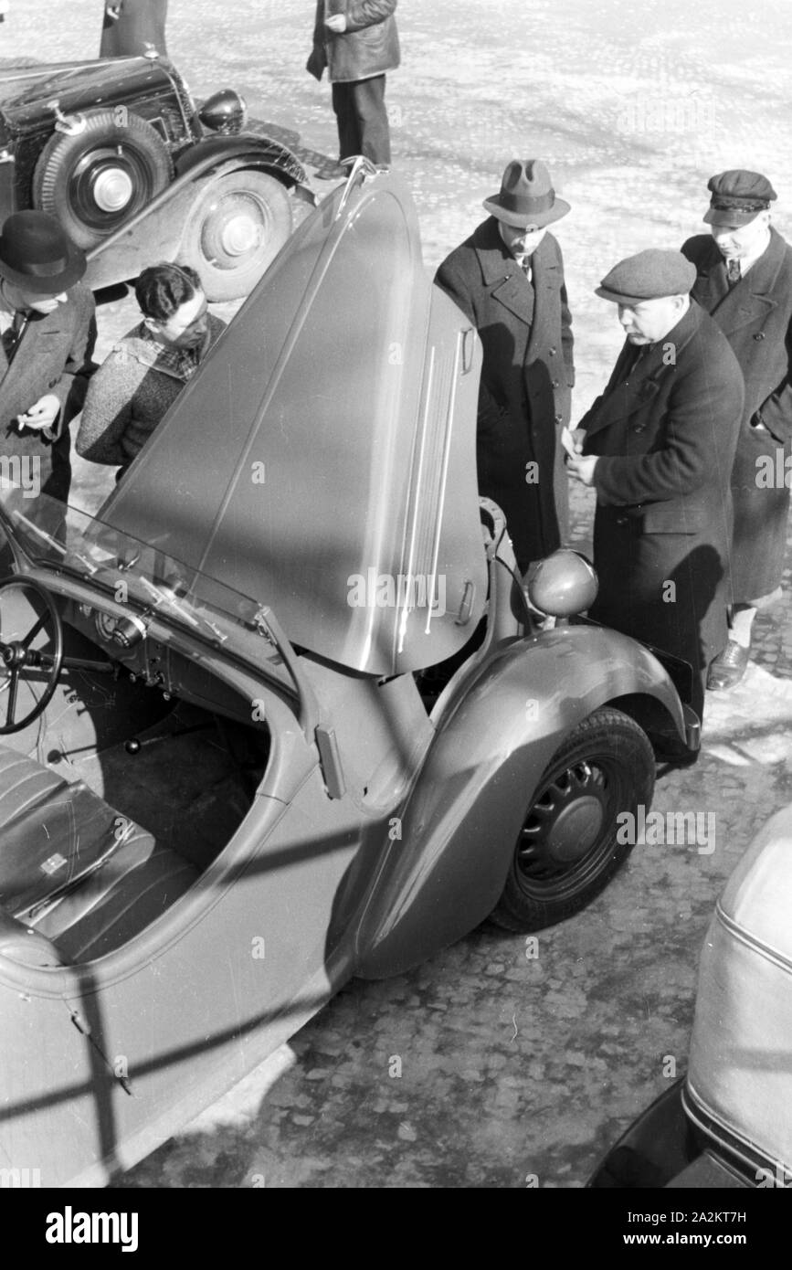 1930s auto repair Black and White Stock Photos & Images - Alamy