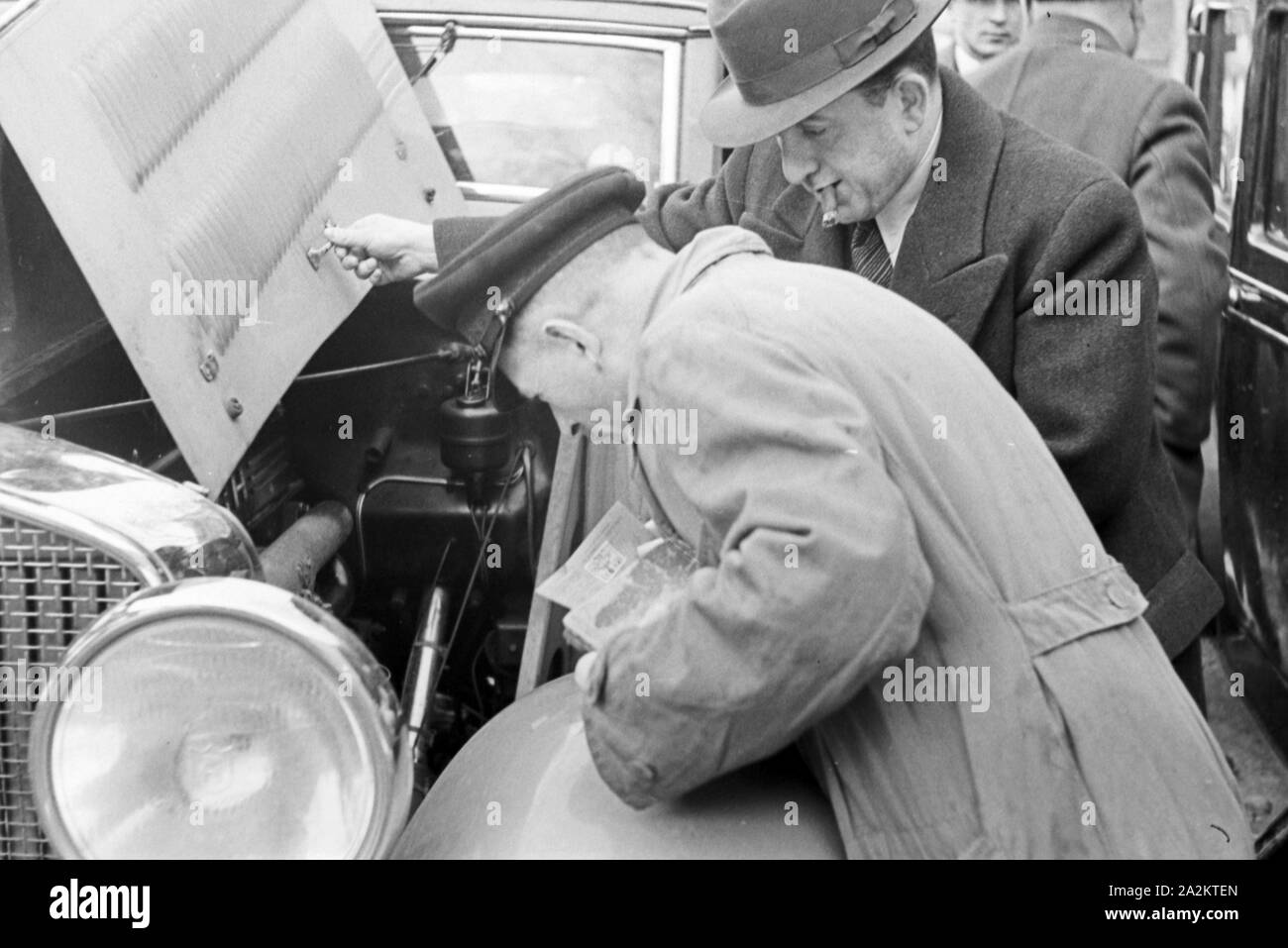 1930s auto repair Black and White Stock Photos & Images - Alamy