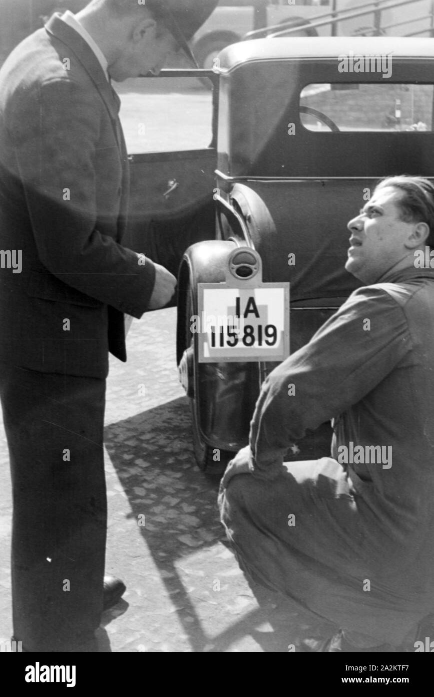 1930s auto repair Black and White Stock Photos & Images - Alamy