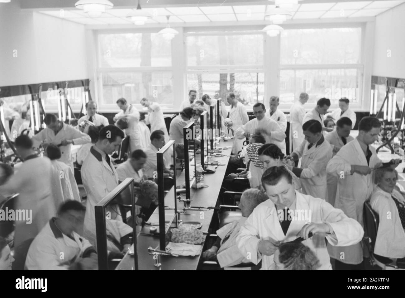 1930s barber shop hi-res stock photography and images - Alamy