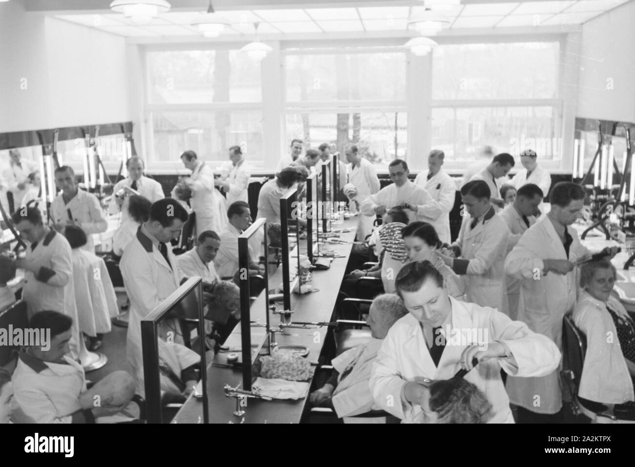 1930s barber shop hi-res stock photography and images - Alamy