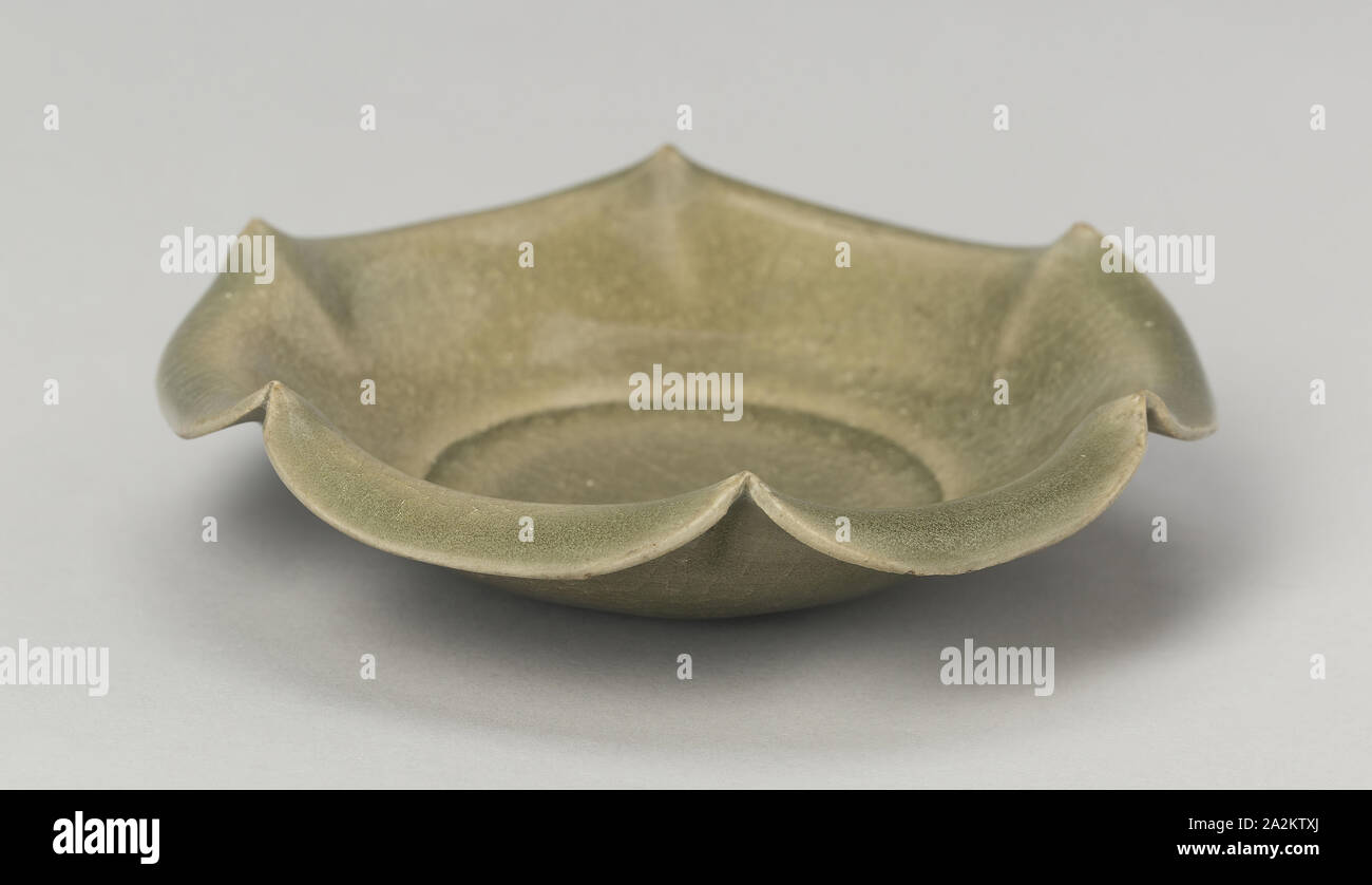 Inverted petal lobed rim hi-res stock photography and images - Alamy