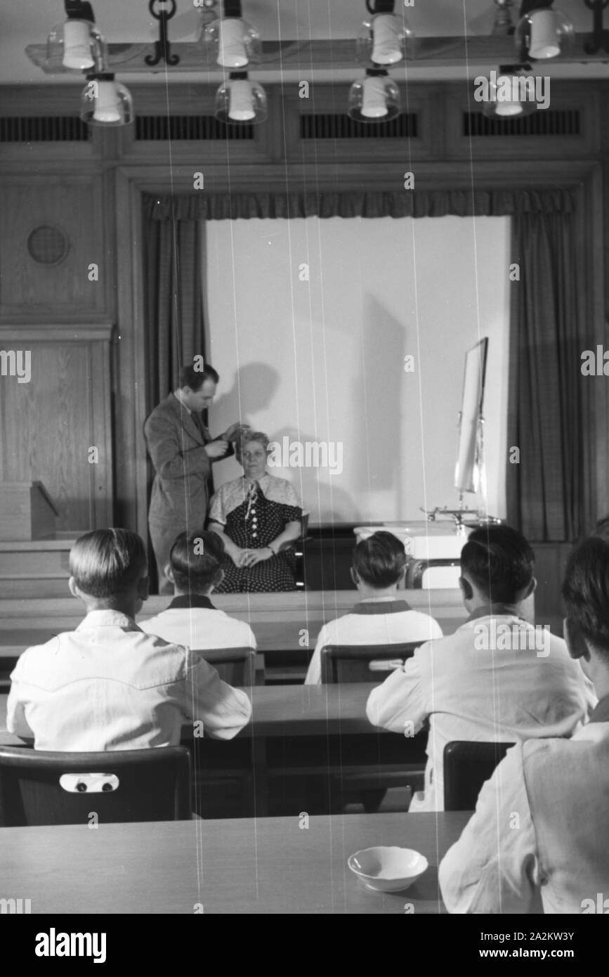1930s barber shop hi-res stock photography and images - Alamy