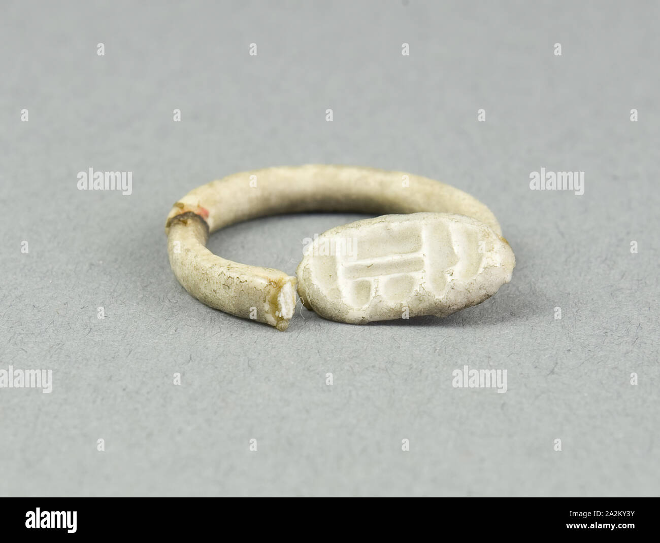 Ring: Amun-Ra, flanked by nb signs, New Kingdom, Dynasties 18–20 (about ...