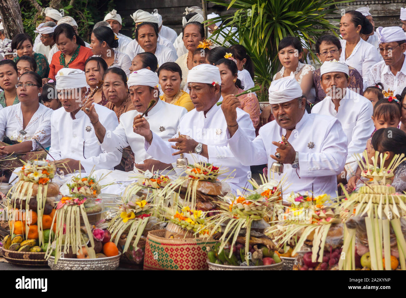 Balinese monk hi-res stock photography and images - Alamy