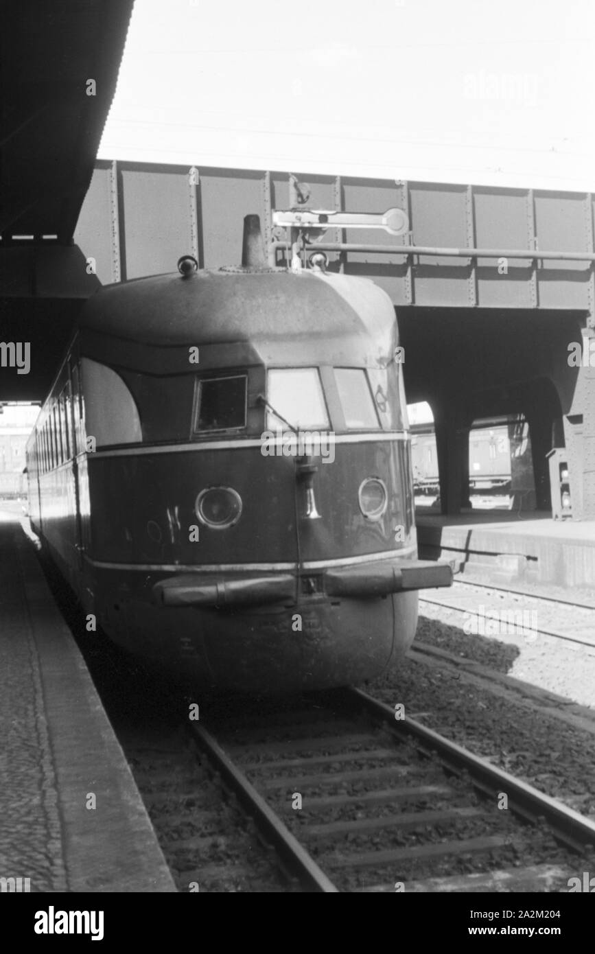 Ein Bahnhof in Berlin, Deutsches Reich 1930er Jahre. A station in ...