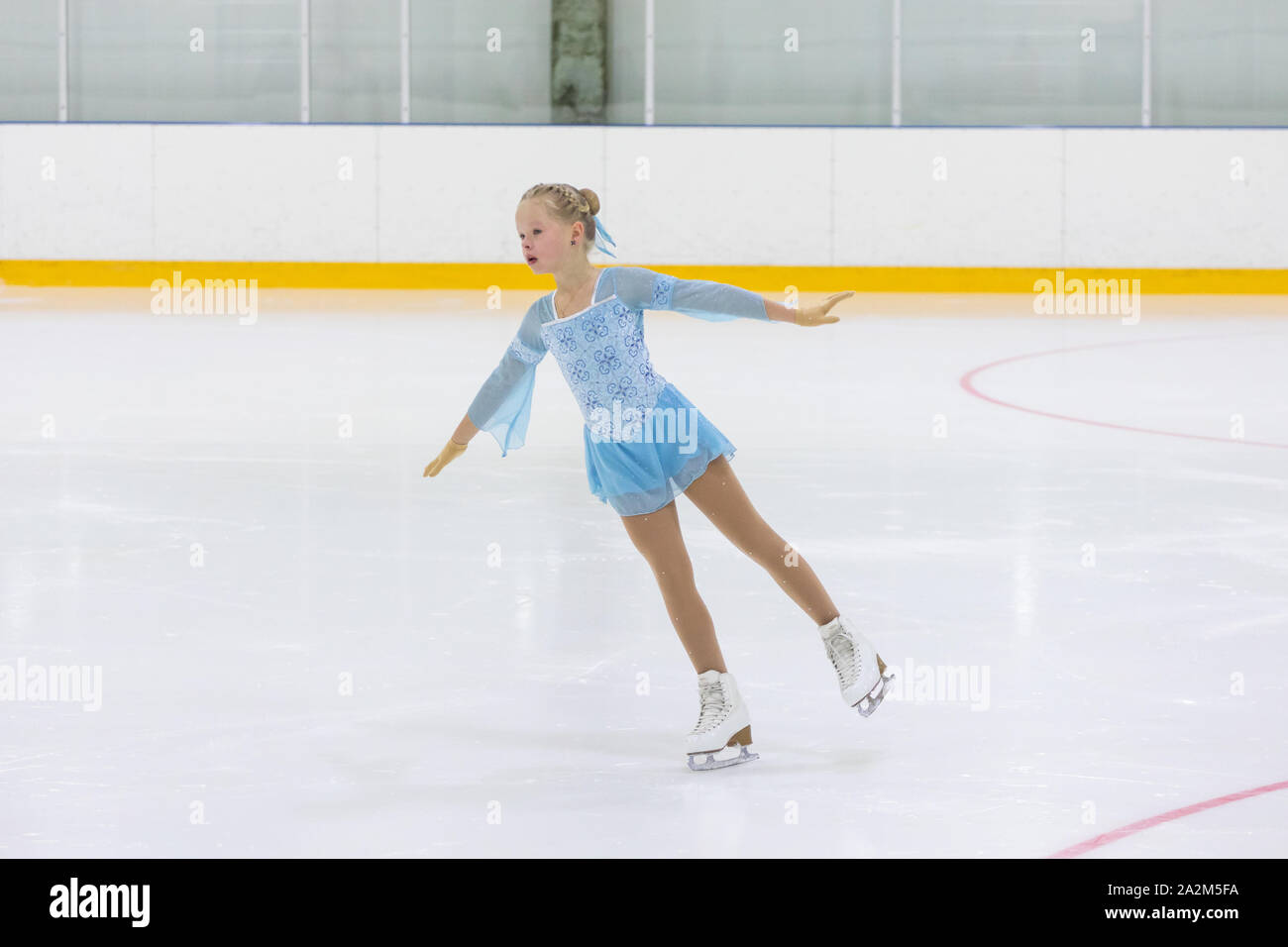 Ice skating girl dress hi-res stock photography and images - Alamy