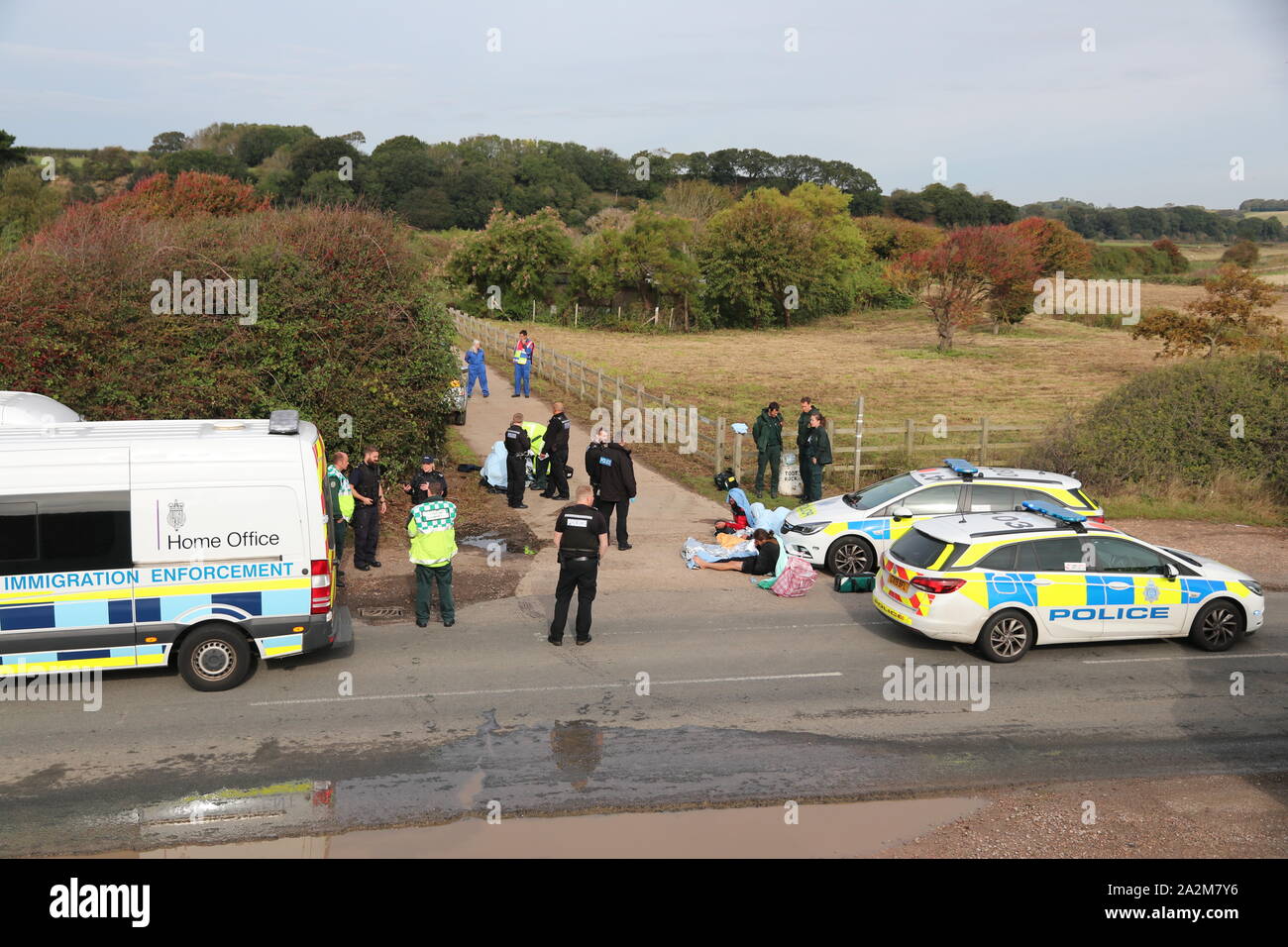 Immigration enforcement officers uk hi-res stock photography and images ...