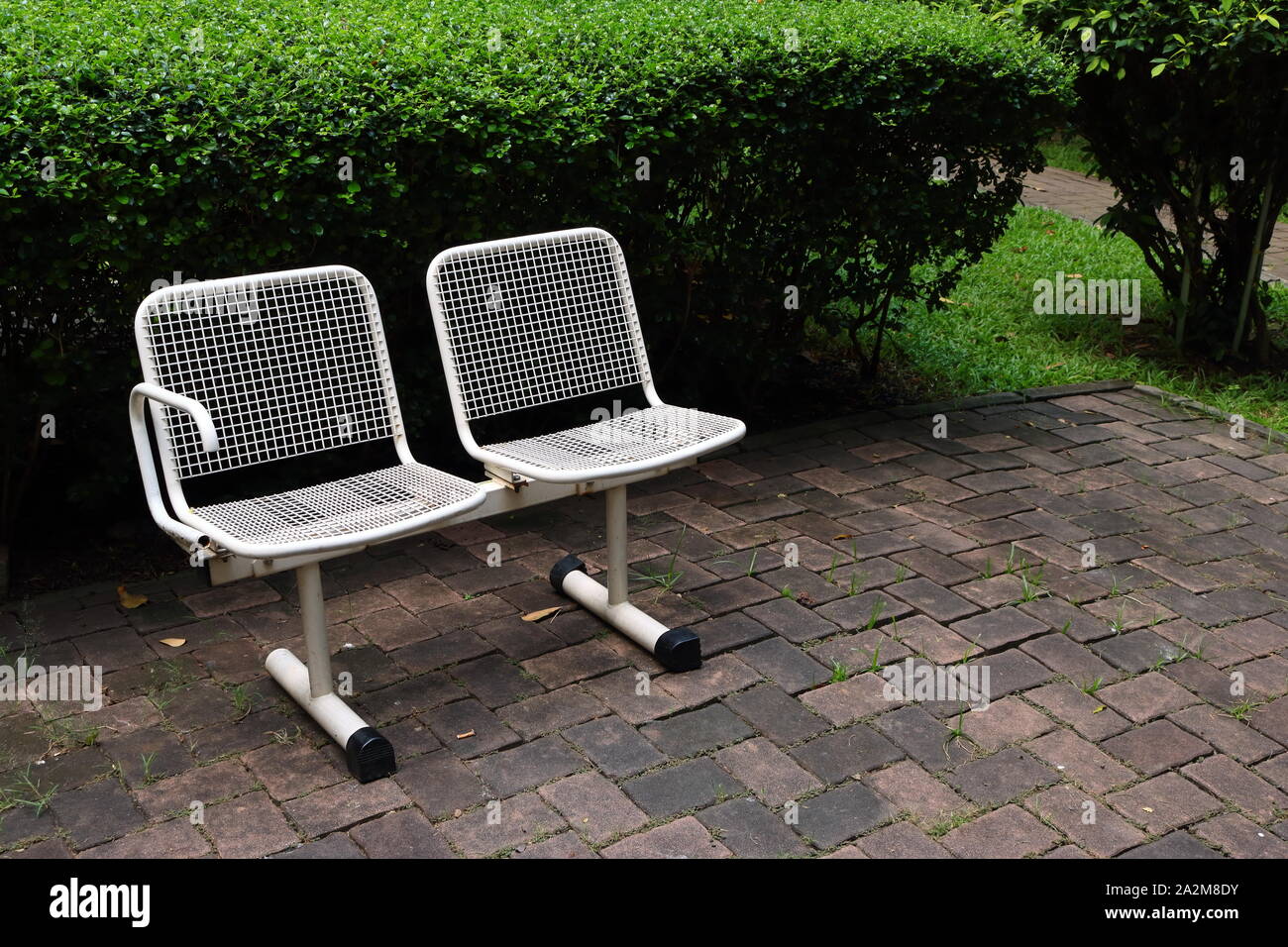 Steel chairs hi-res stock photography and images - Alamy