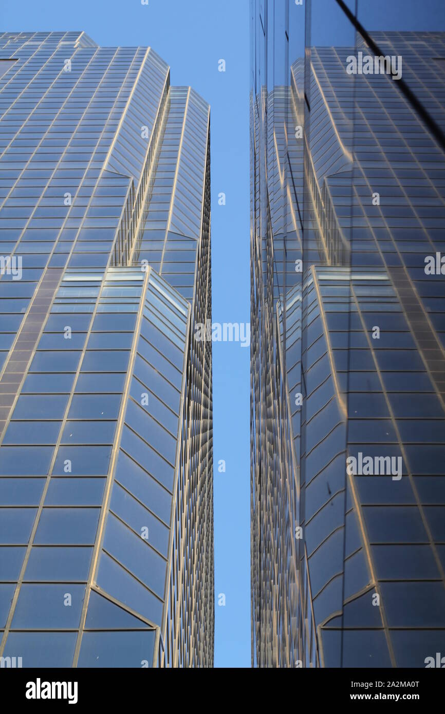 Gold glass building hi-res stock photography and images - Alamy