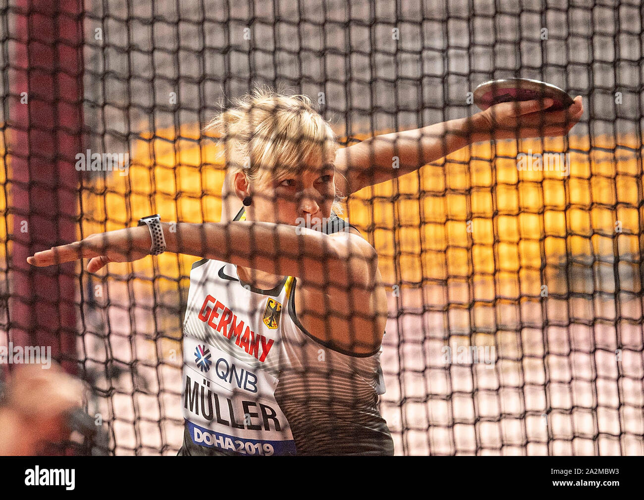 Women discus throw hi-res stock photography and images - Alamy