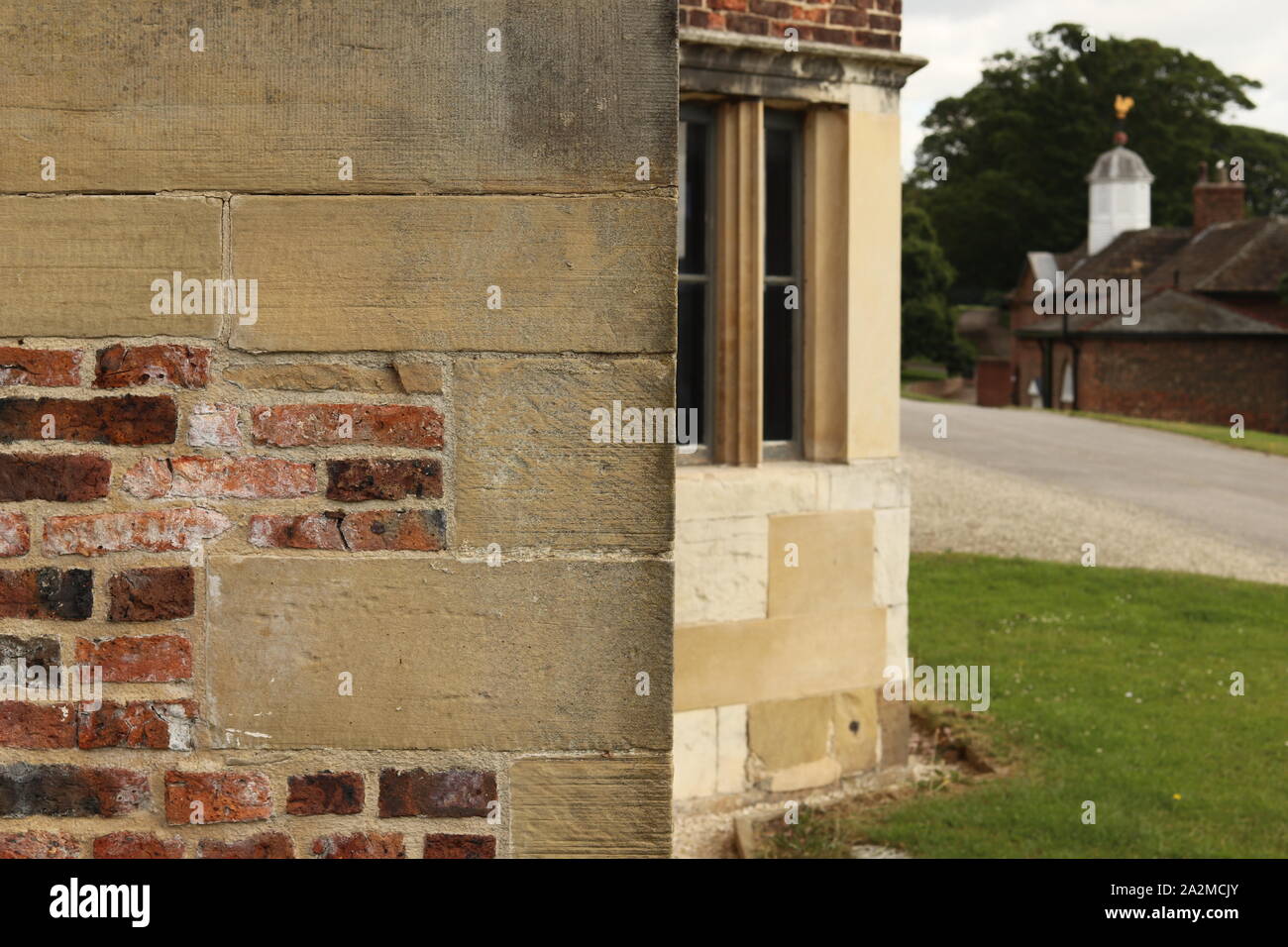 Old english brickwork hi-res stock photography and images - Alamy