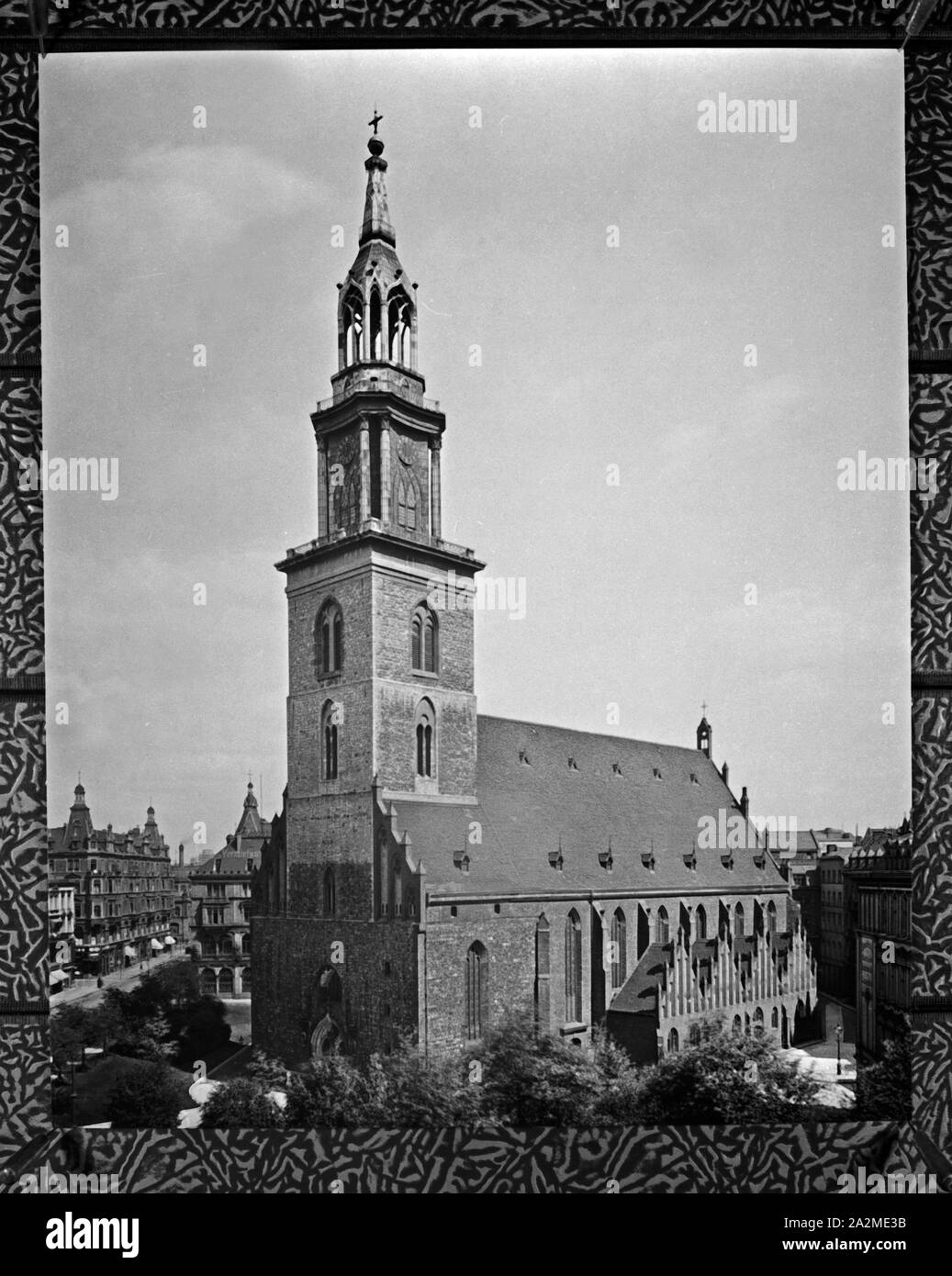 Die st marienkirche an der karl liebknecht strasse in berlin hi-res ...