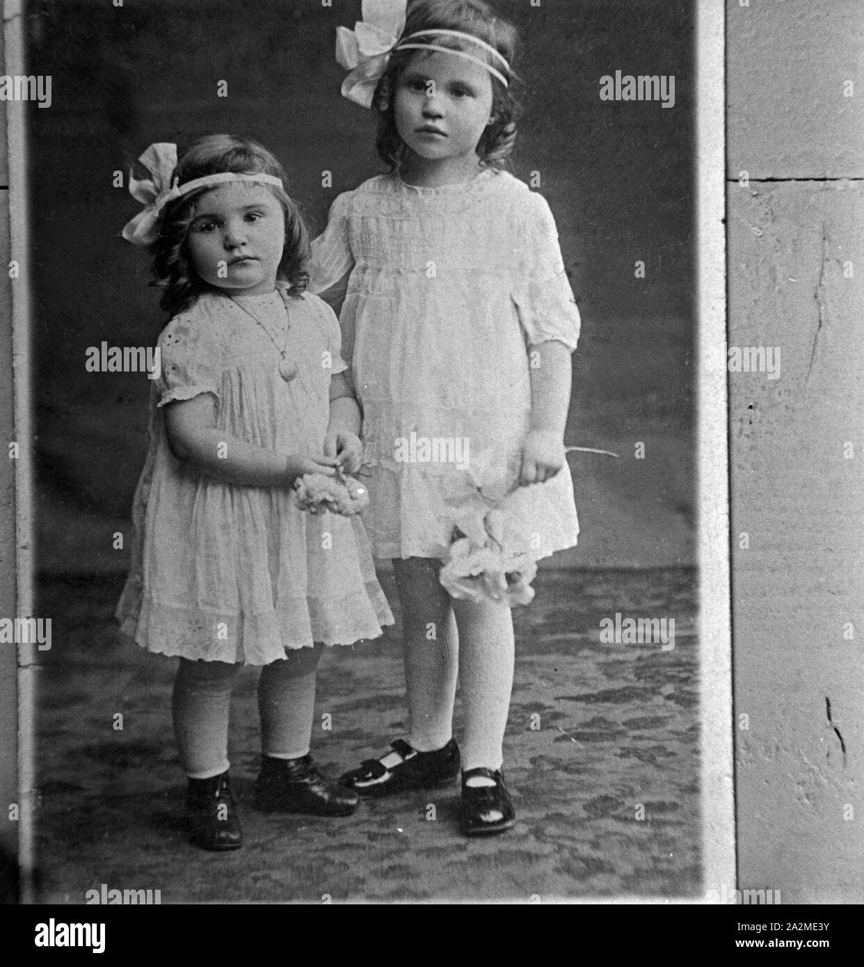 Children 1930s hi-res stock photography and images - Alamy