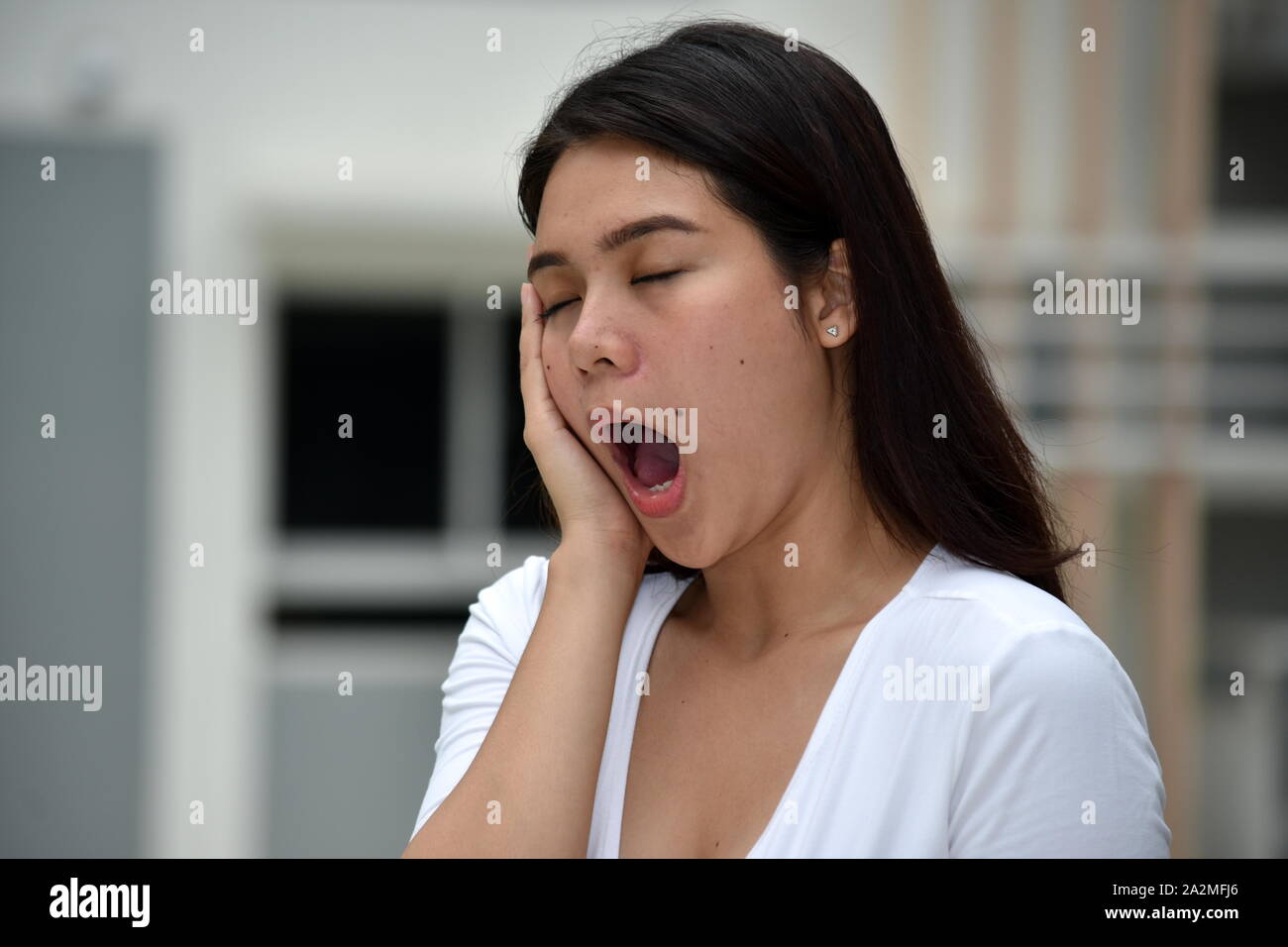 Looks sleepy hi-res stock photography and images - Alamy