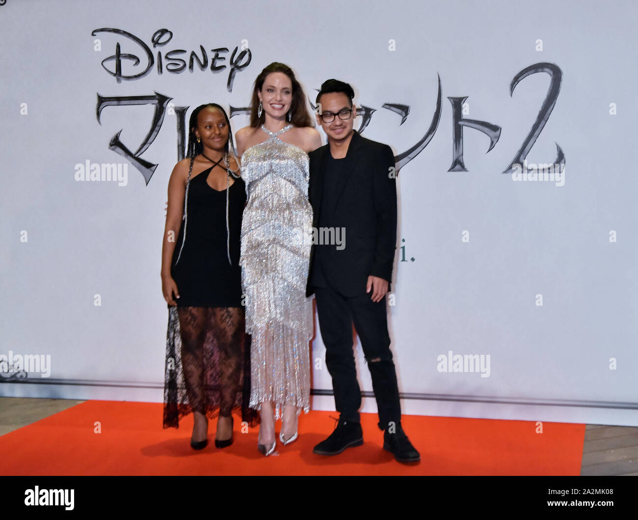 Maddox jolie pitt and angelina jolie hi-res stock photography and ...