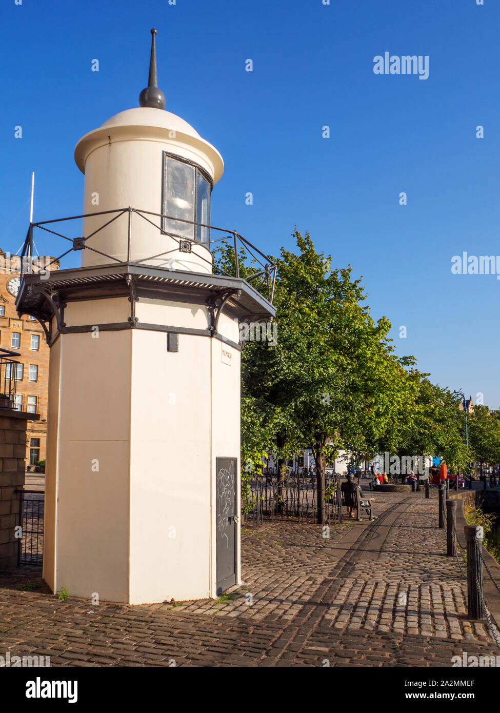 Leith Shore and the old Leith Harbour Lighthouse on a sunny summer ...