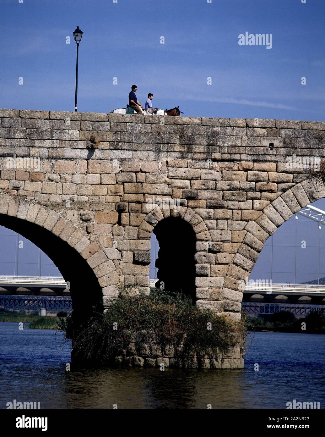 PUENTE ROMANO SOBRE EL GUADIANA-JOVENES A CABALLO CRUZANDOLO. Location ...