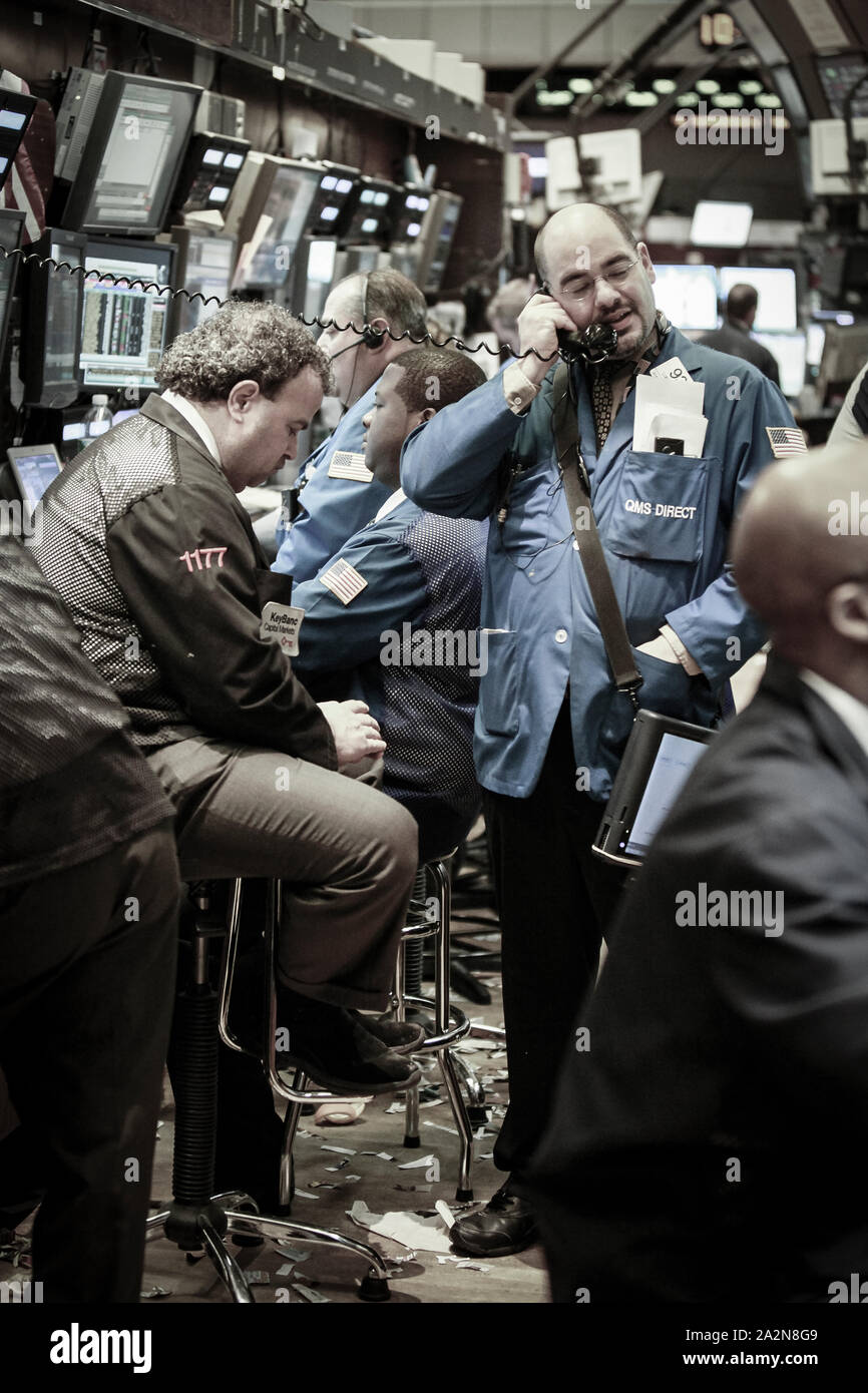 New York Stock Exchange Floor Specialists on the trading floor at NYSE ...