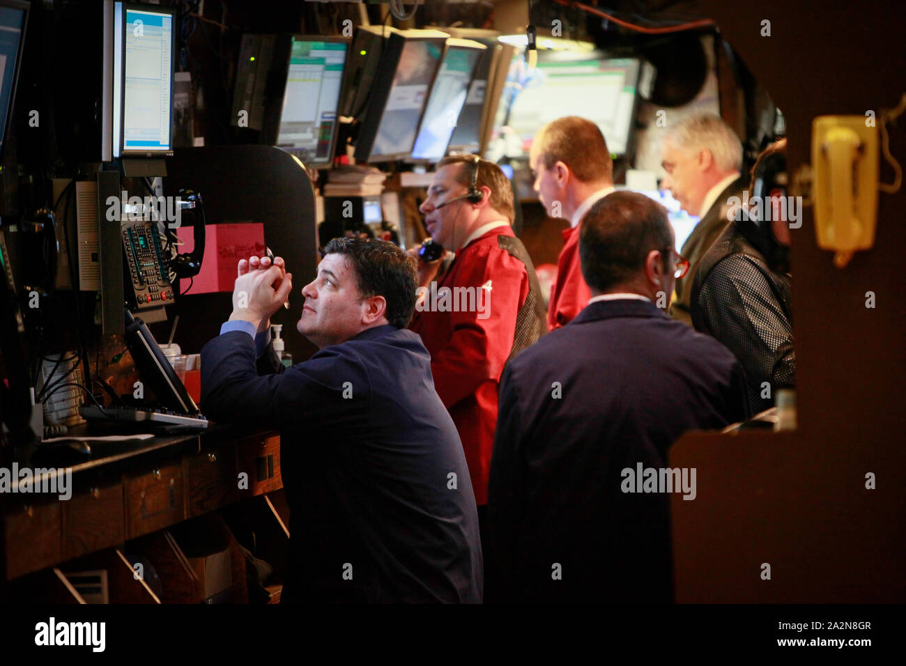 Exchange floor hi-res stock photography and images - Alamy