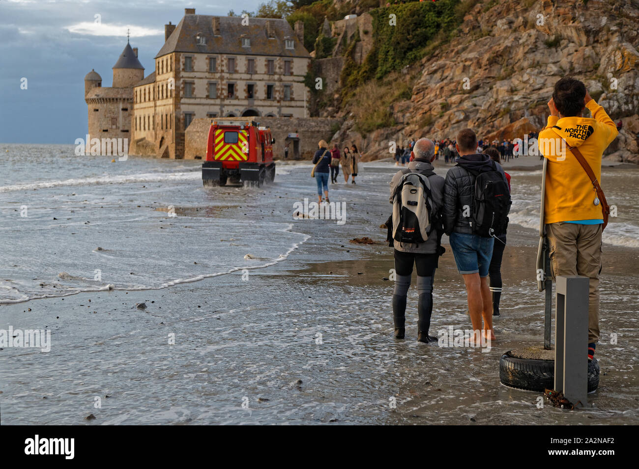 Mont saint michel high tide hi-res stock photography and images - Alamy