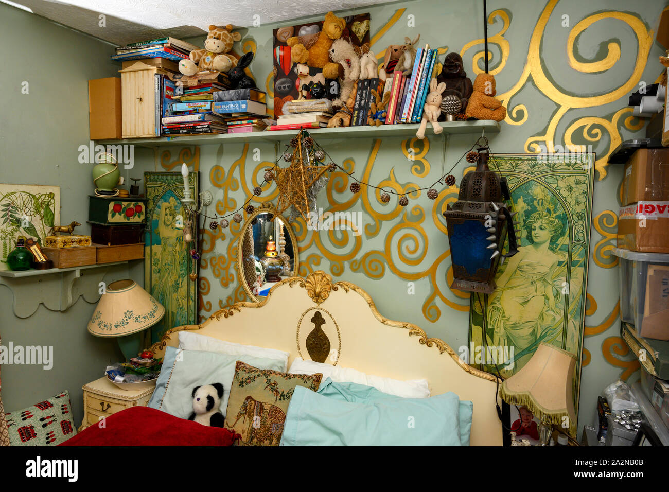 Clutter room hi-res stock photography and images - Alamy
