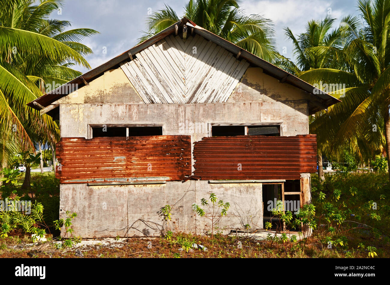 Abandoned building on Anaa Atoll, French Polynesia Stock Photo - Alamy