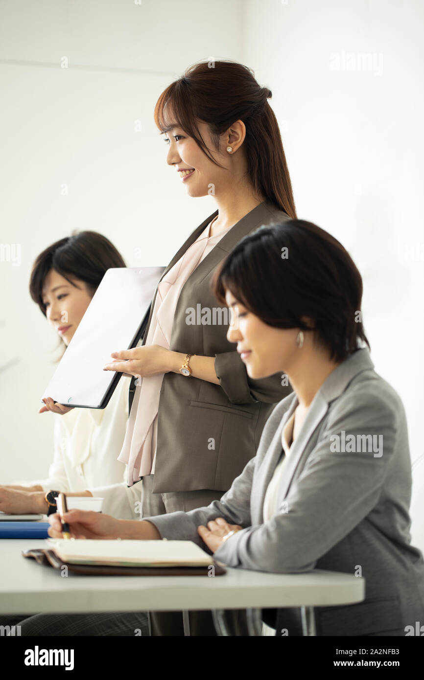 Japanese businesswomen in the office Stock Photo - Alamy