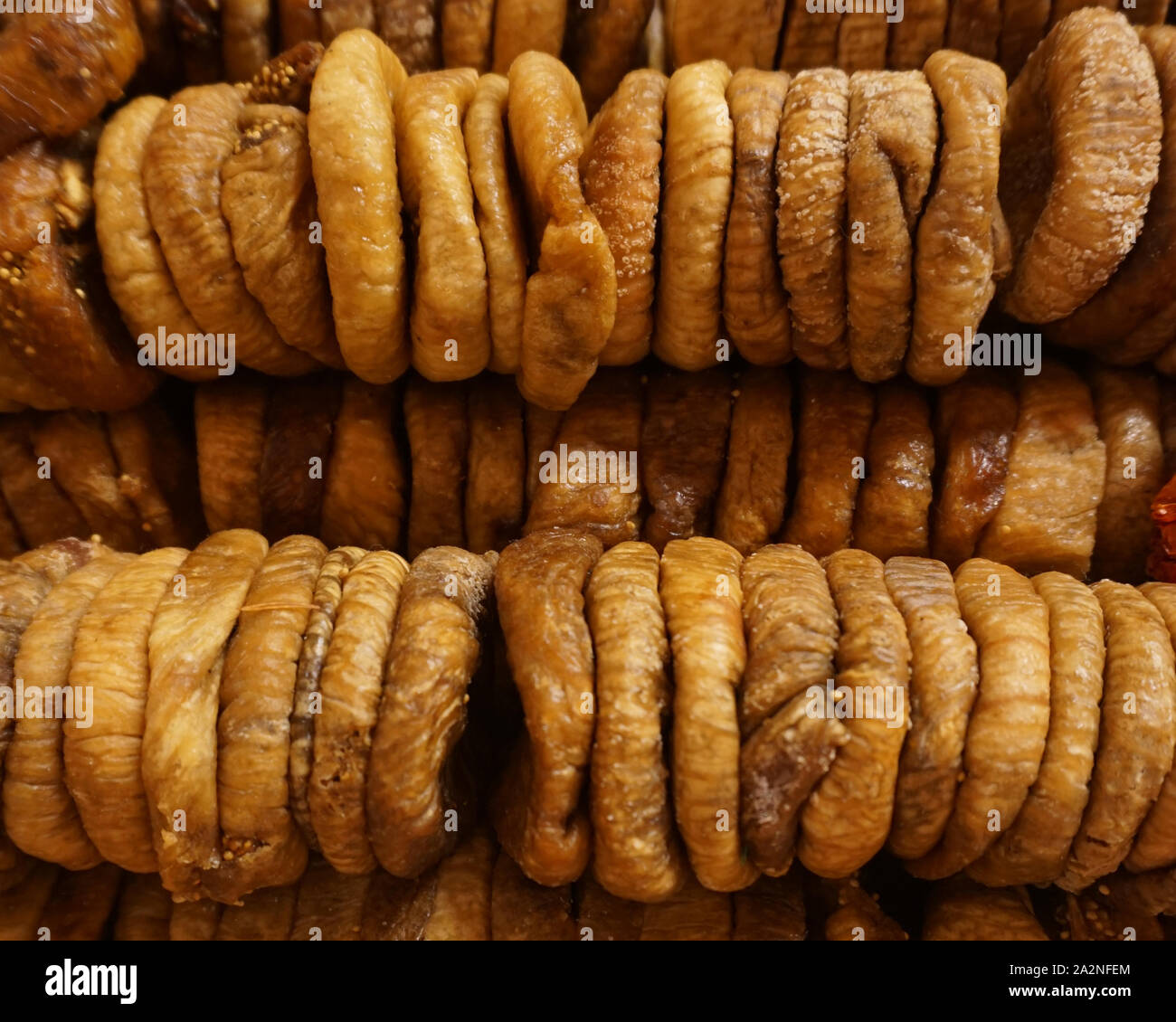 Pile of traditional bulk dried figs turkish background Stock Photo - Alamy