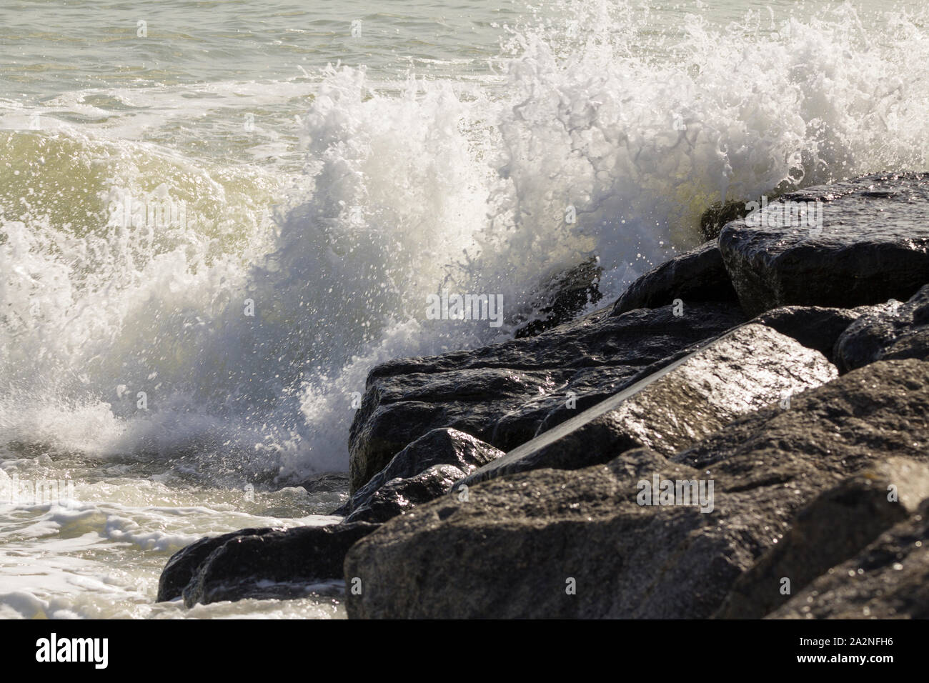 Tidal froth hi-res stock photography and images - Alamy