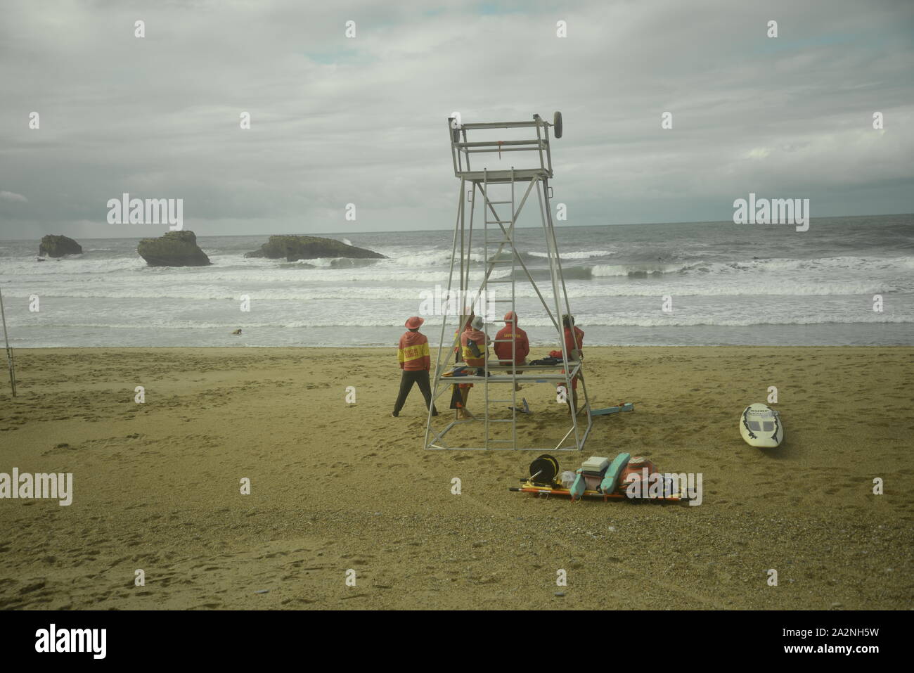 Rescue scene on beach hi-res stock photography and images - Alamy