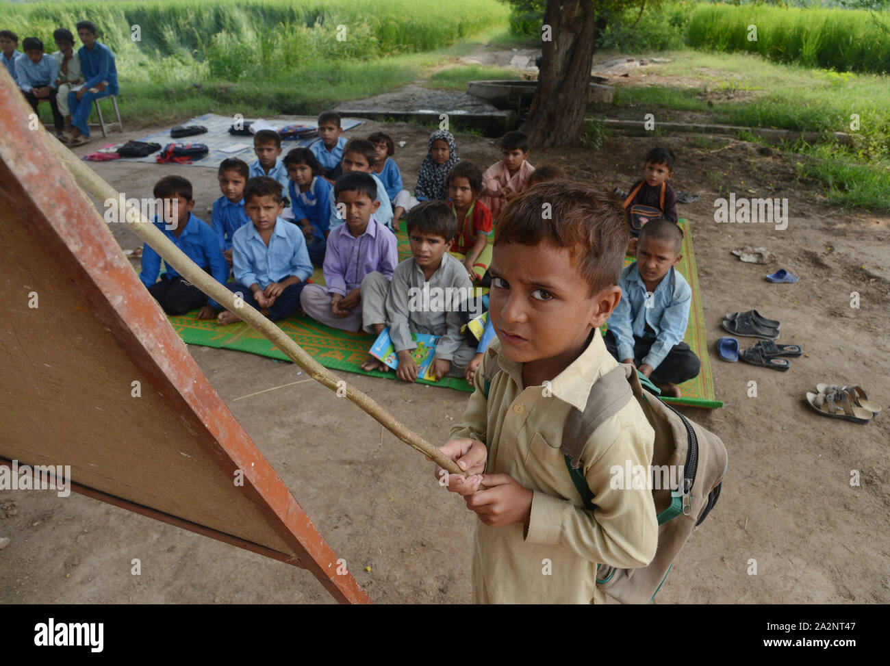 Pakistani teachers teach students at Government Primary School Mozia ...
