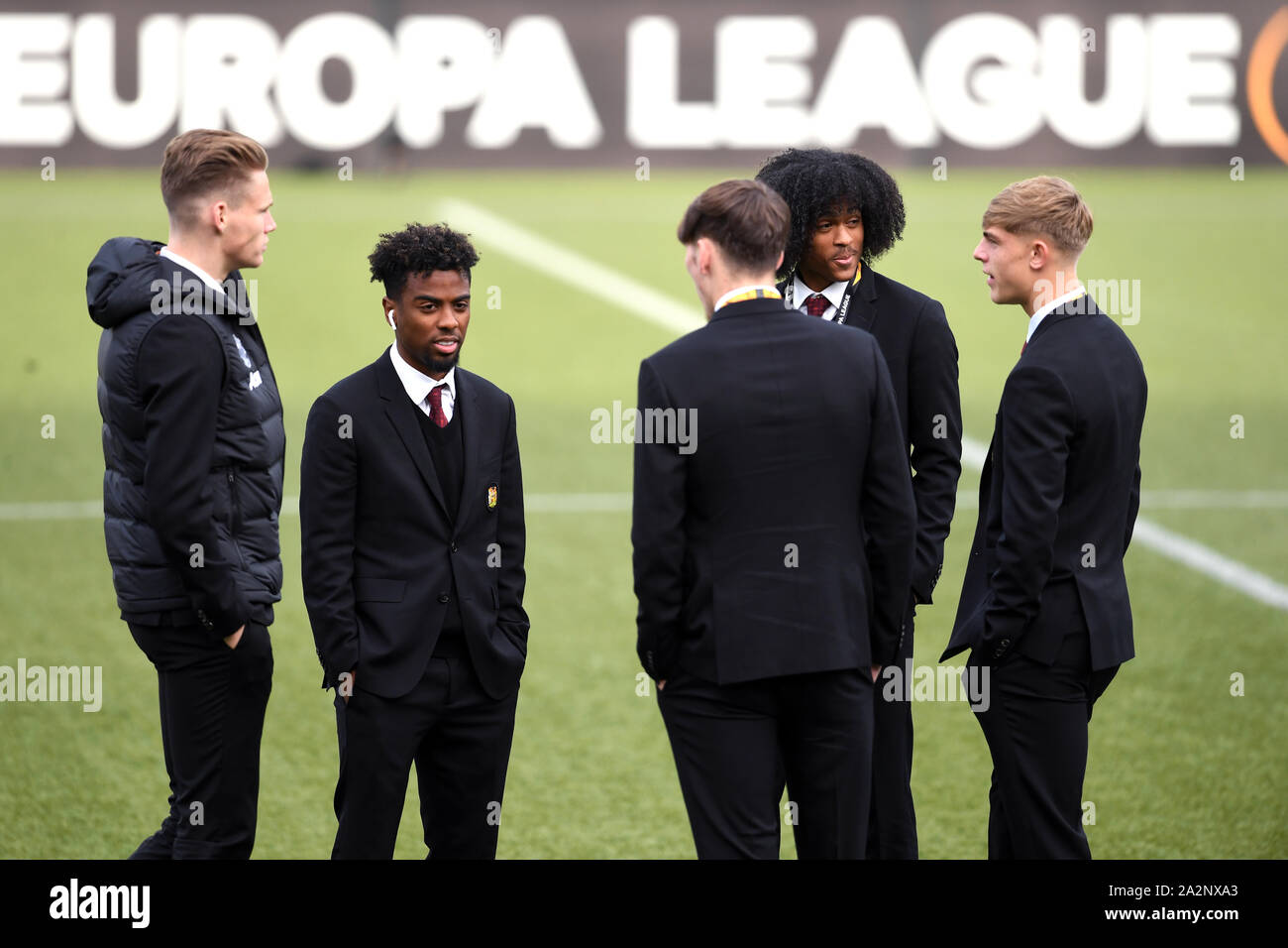 Tahith chong second right on pitch hi-res stock photography and images ...