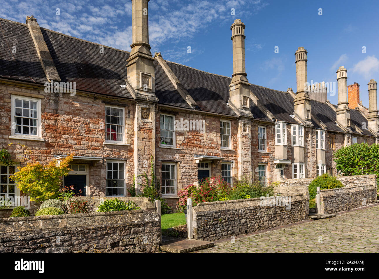 Tall buildings medieval hi-res stock photography and images - Alamy