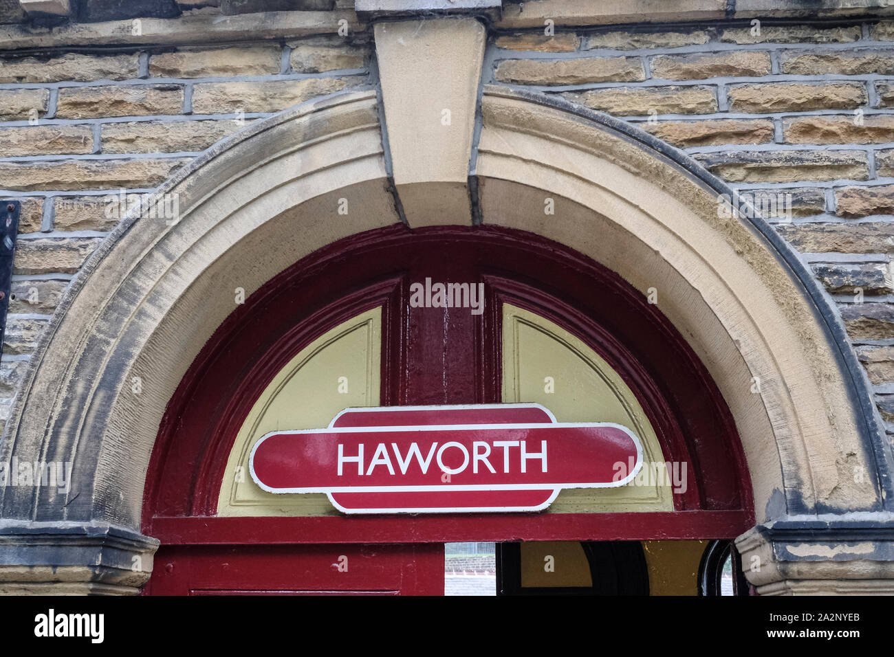 Haworth station sign hi-res stock photography and images - Alamy