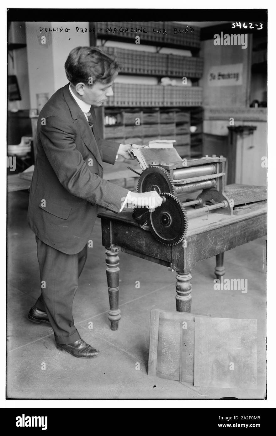 Pulling proof hi-res stock photography and images - Alamy