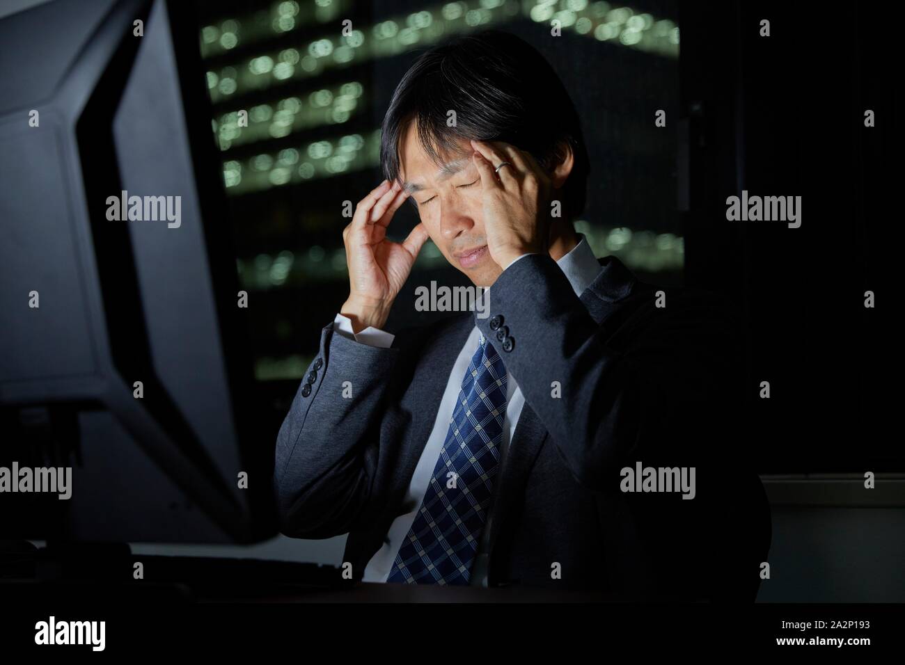 Japanese businessman working late hi-res stock photography and images ...