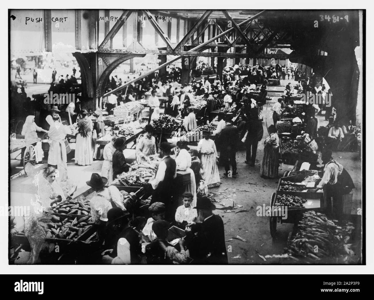 Push cart market -- New York Stock Photo - Alamy