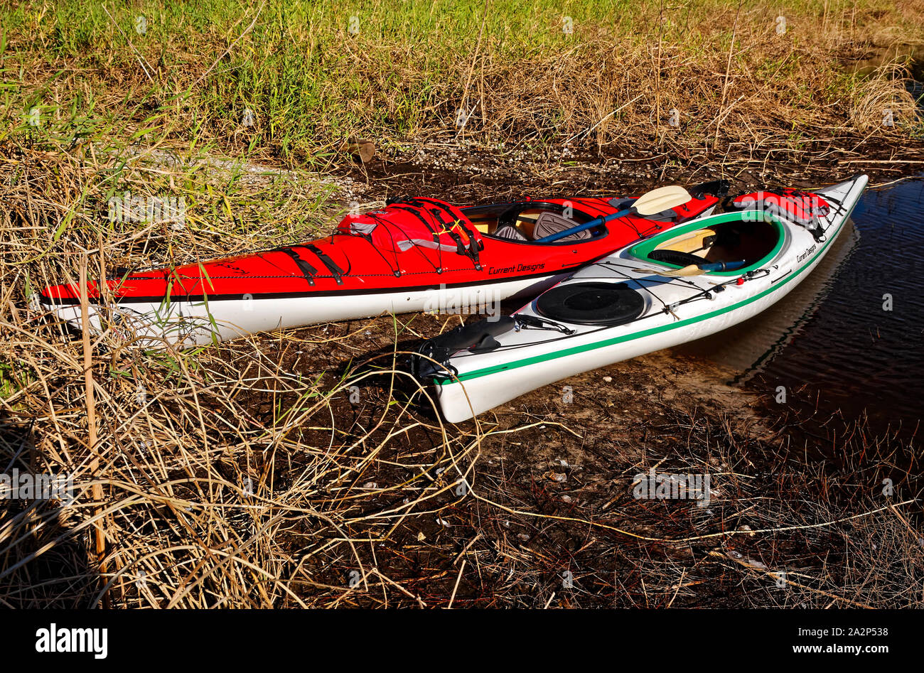 2 red kayaks hi-res stock photography and images - Alamy