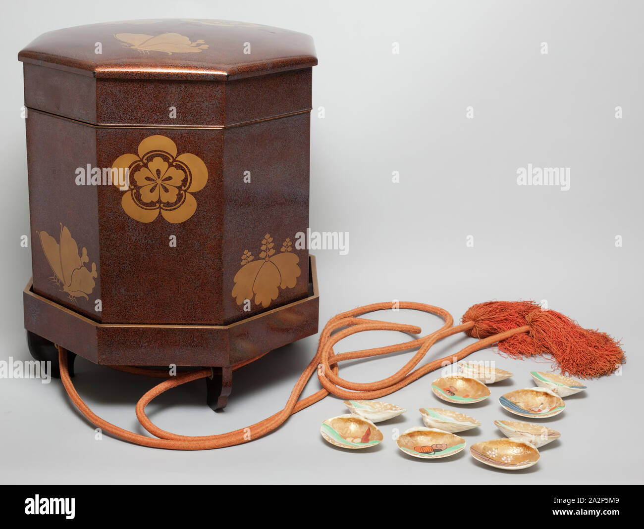 Unknown (Japanese), Lid, 18th Century, Lacquered wood Stock Photo - Alamy