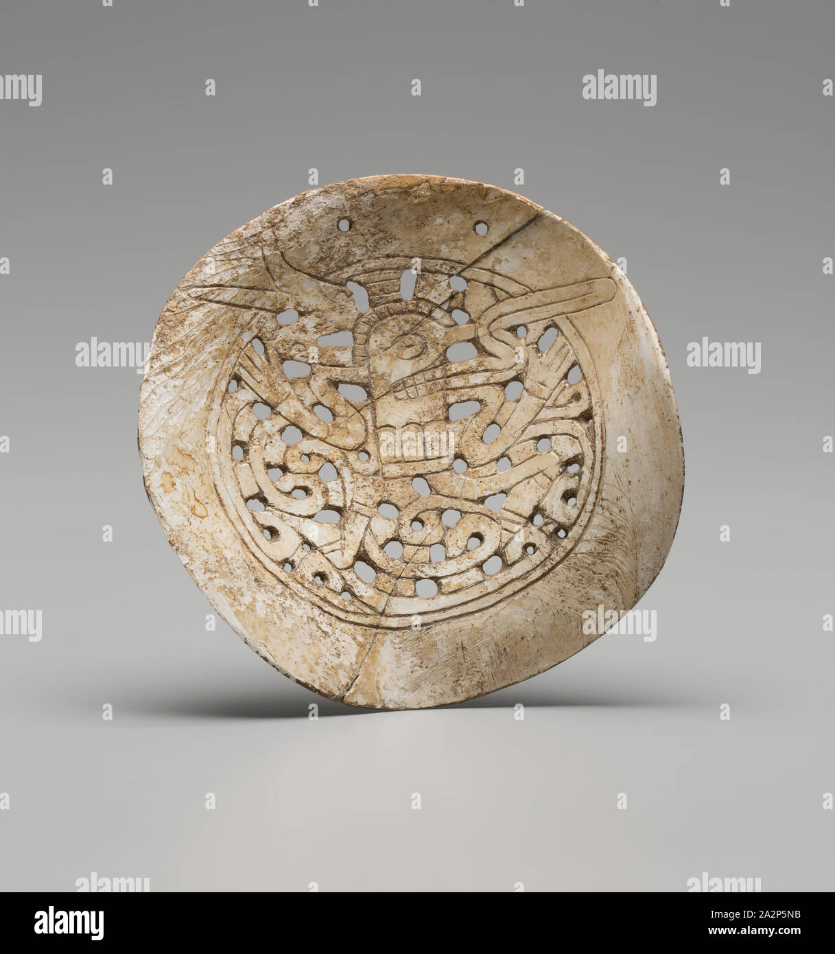 Shell gorget hi-res stock photography and images - Alamy