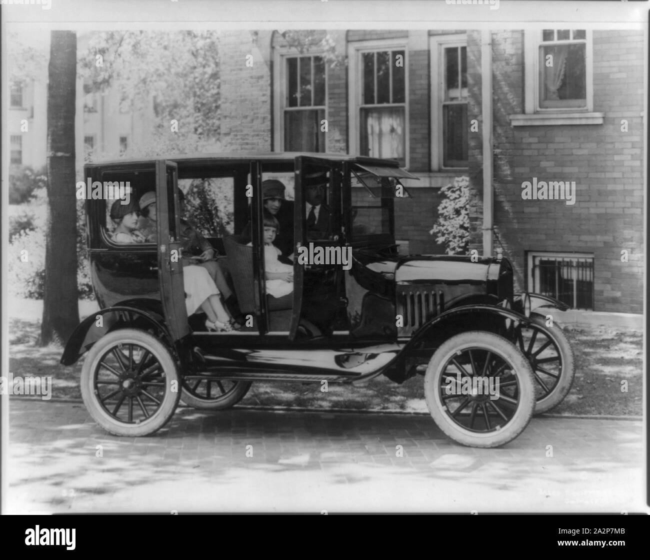 Quarter side view of a Ford sedan Stock Photo - Alamy