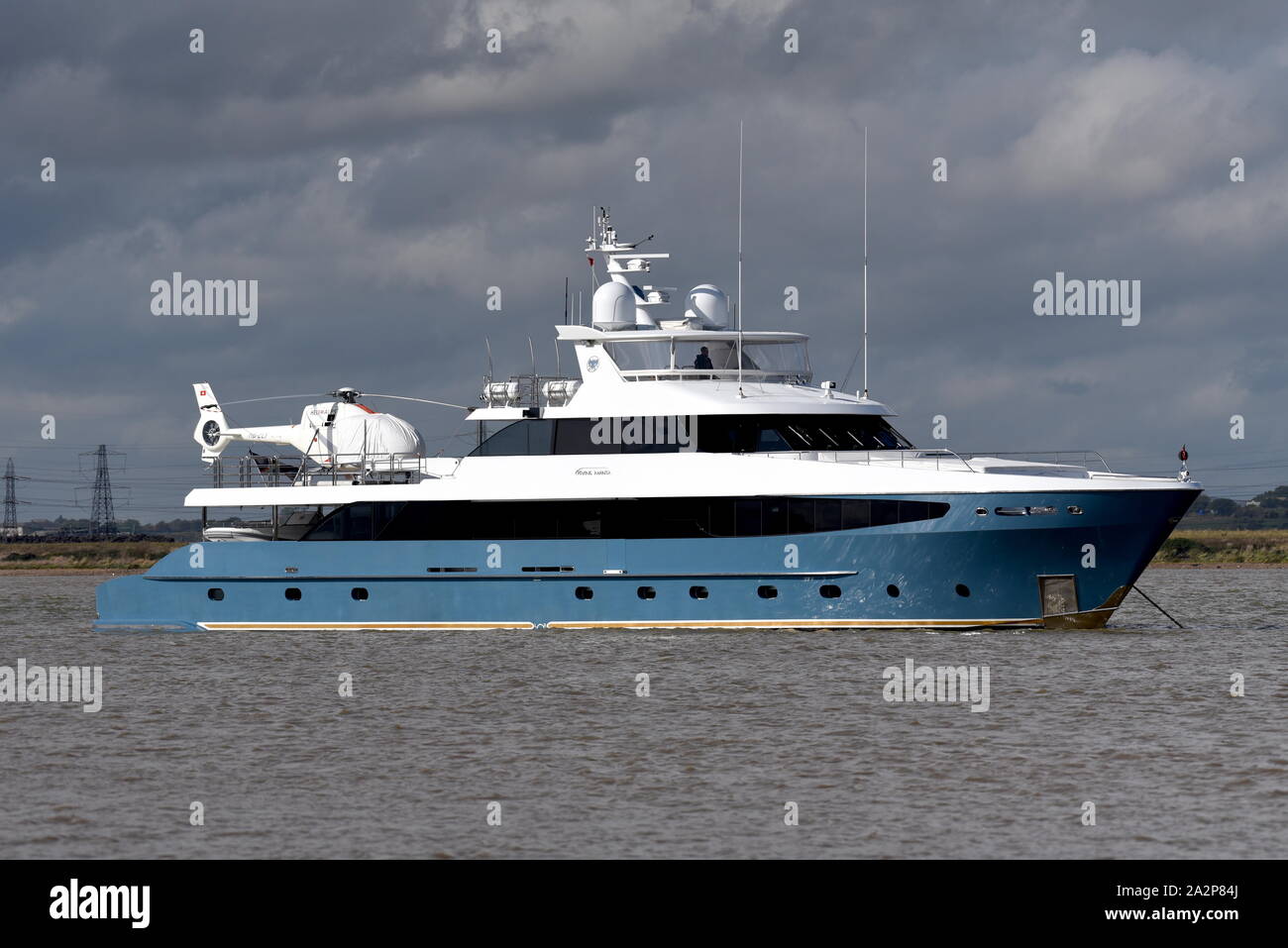 The Flying Manta has a retractable aft sun-deck that allows the super ...