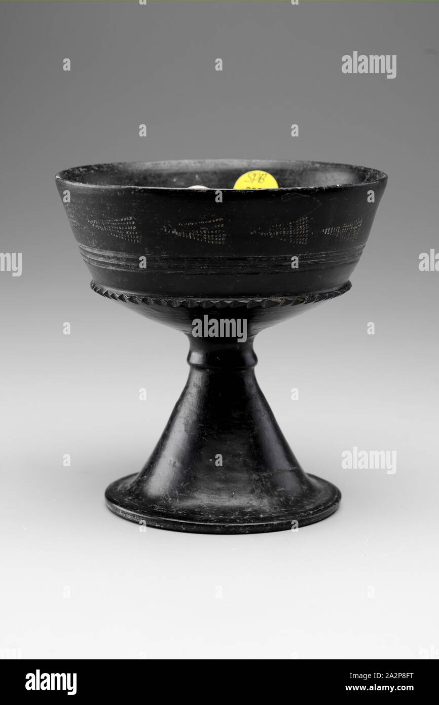 Etruscan bucchero chalice hi-res stock photography and images - Alamy