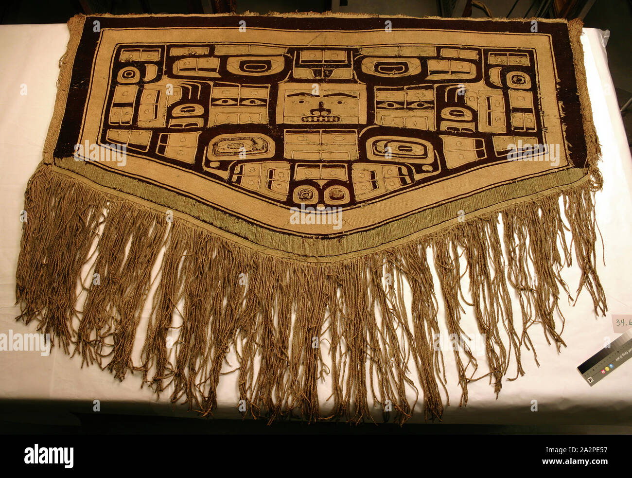 Chilkat blanket hi-res stock photography and images - Alamy