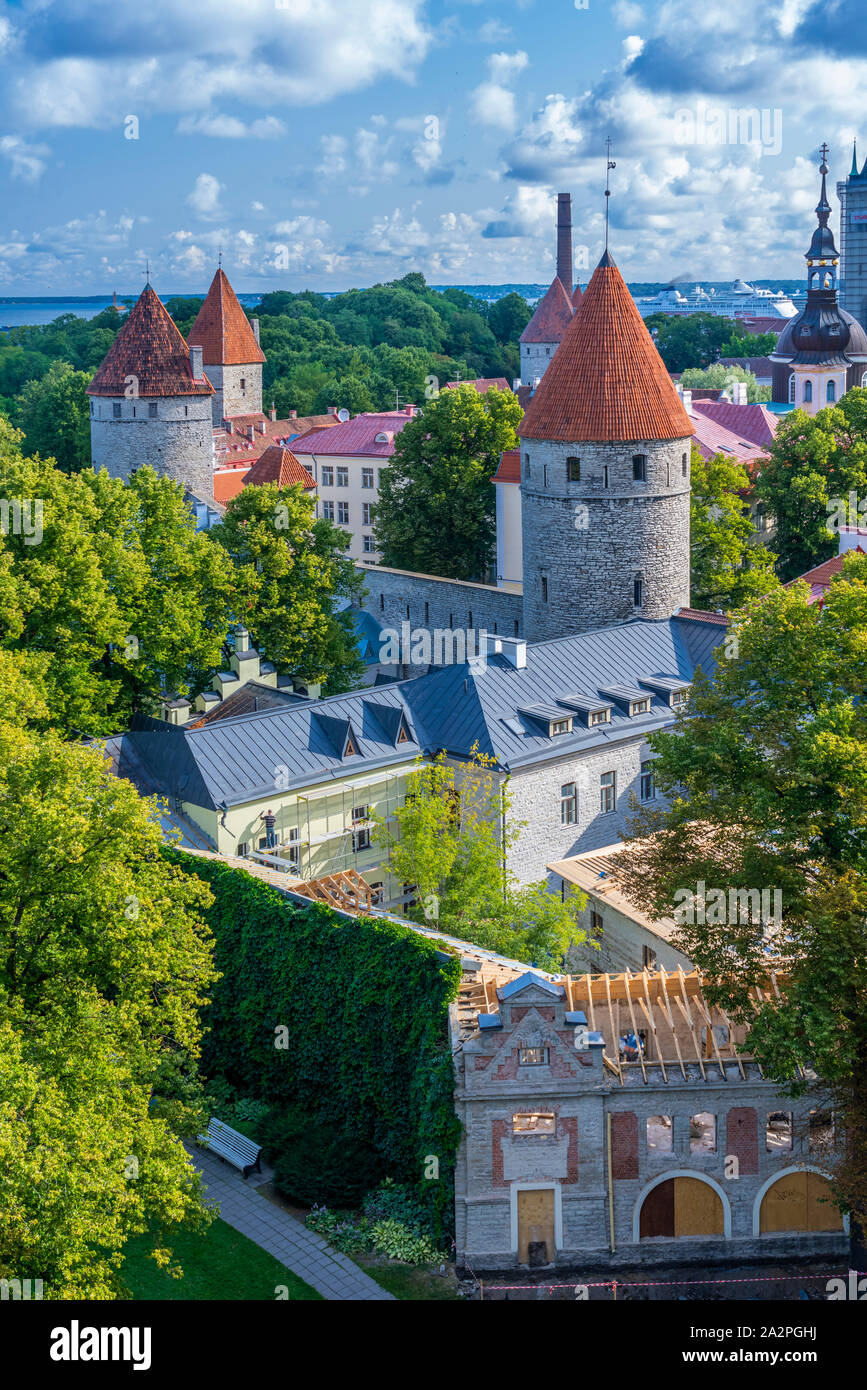 Old medieval architecture buildings hi-res stock photography and images ...