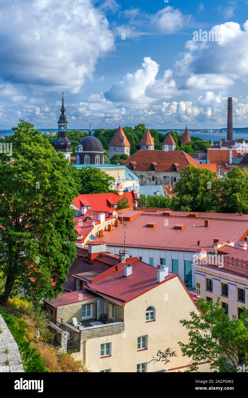 Old buildings tallinn hi-res stock photography and images - Alamy