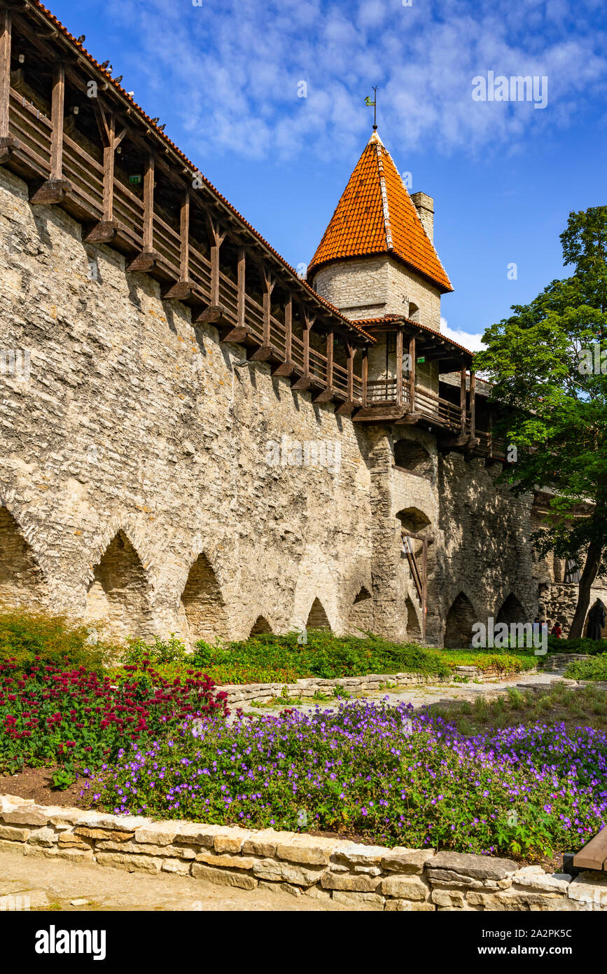 Medieval walls towers hi-res stock photography and images - Alamy